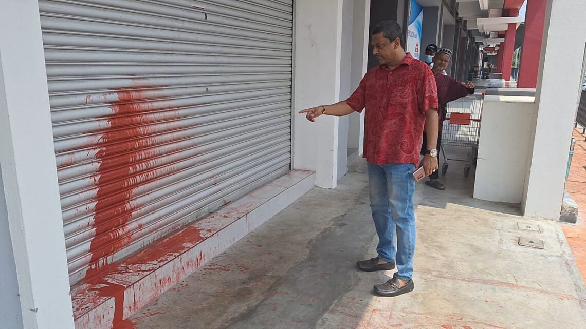 Restoran bekas ADUN Jeram disimbah cat merah