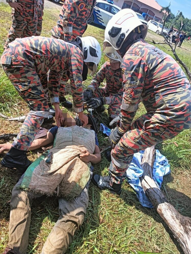 Tiga beradik maut lori bertembung kren - Utusan Malaysia