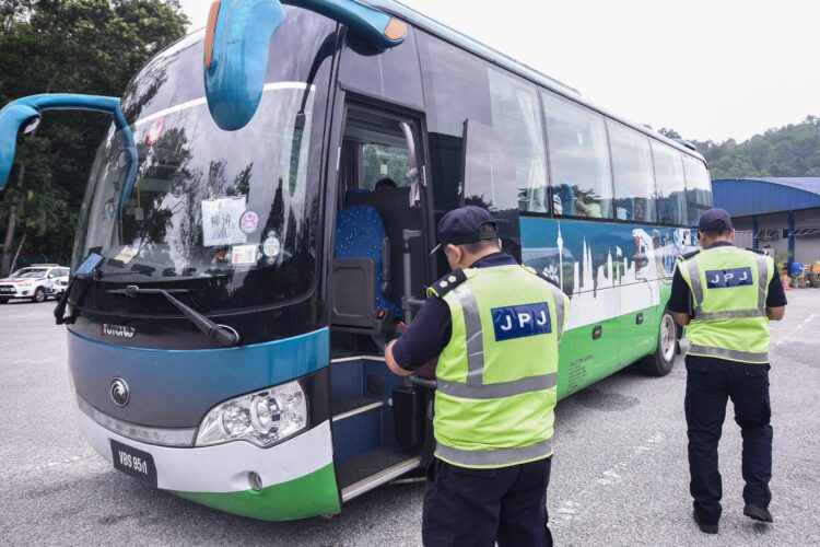 OP Sepadu Bas Pelancongan, Ekspres: Dua pemandu tiada lesen, seorang ...