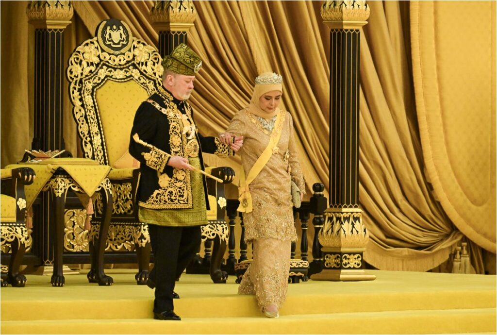 Sultan Ibrahim ikrar perintah dengan adil, pelihara Islam