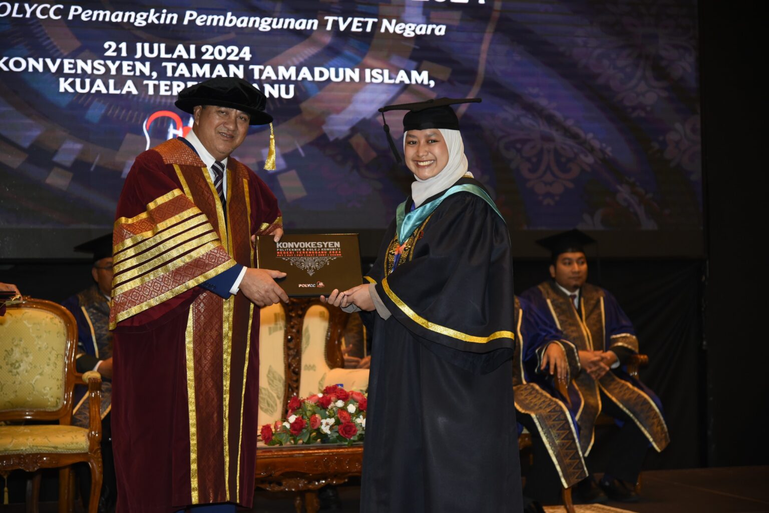 Kadar kebolehpasaran graduan politeknik, kolej komuniti capai 97 ...