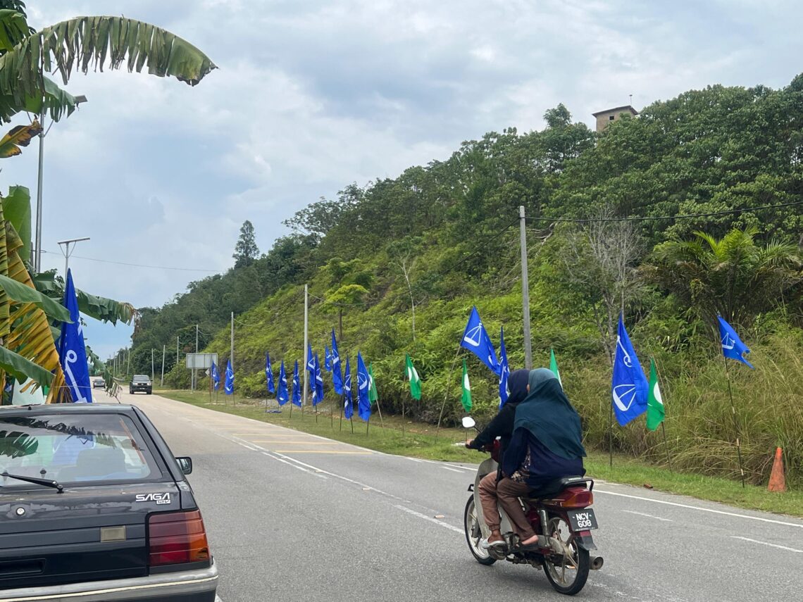 Bendera BN, Pas warnai Nenggiri