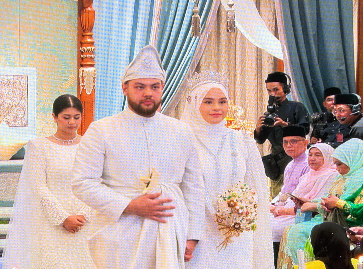 Majlis persandingan Tengku Puteri Afzan, FD Idzham penuh istiadat ...