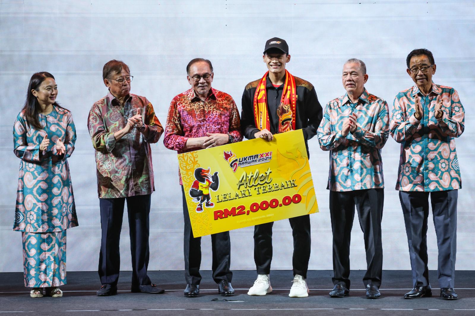 Sarawak tamat badi 30 tahun, muncul juara Sukma 2024