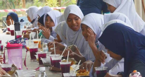 Harga makanan di kantin sekolah naik 50% tahun depan?