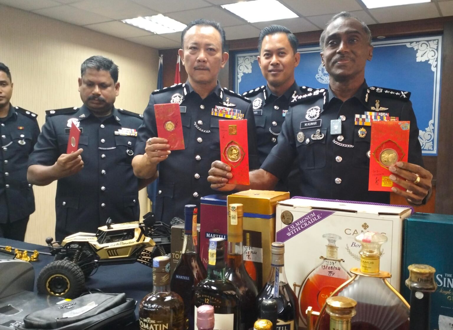 Geng Bala tumpas, 11 ahli diberkas - Utusan Malaysia