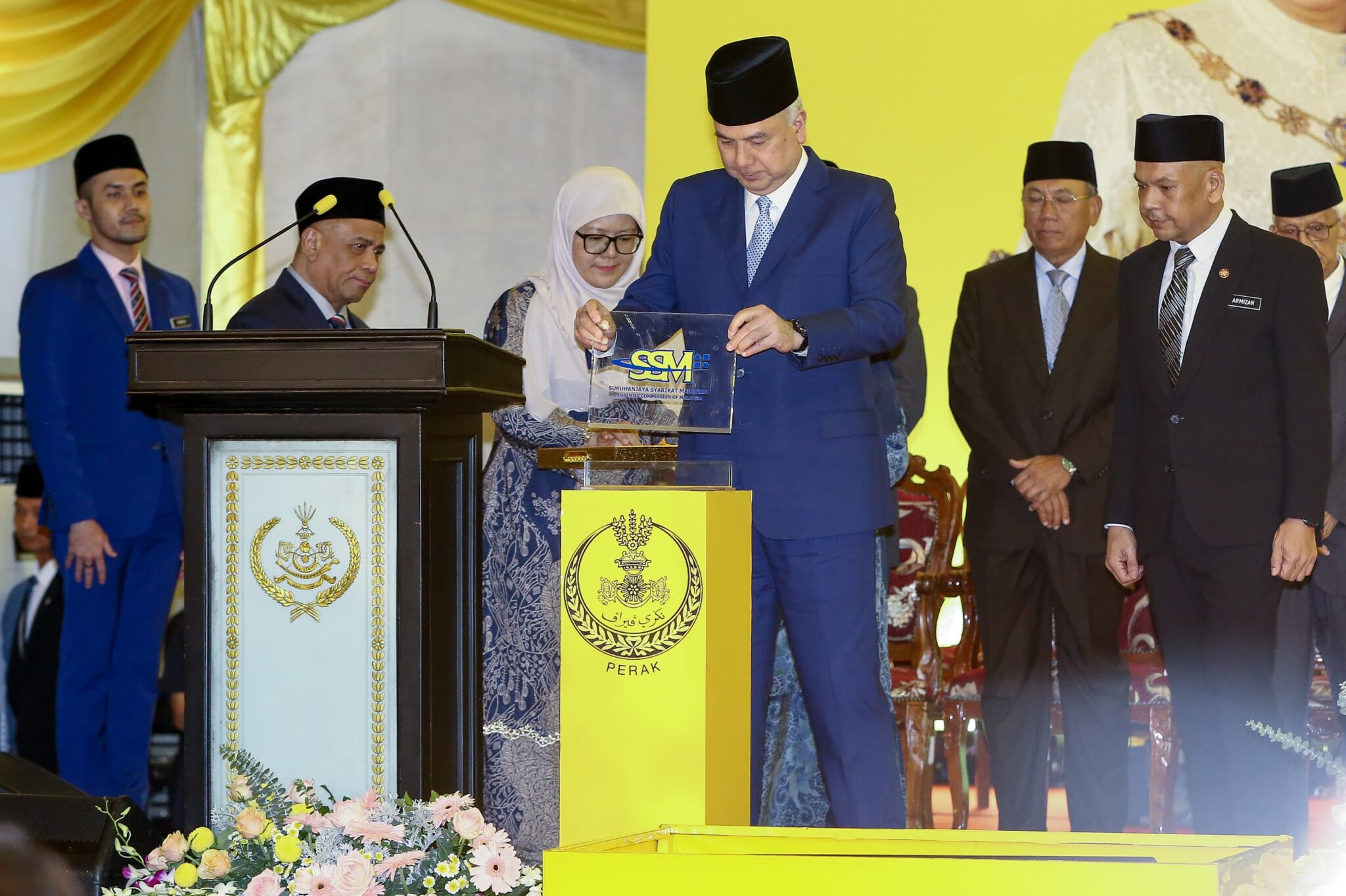 Sultan Nazrin rasmi Menara SSM Perak