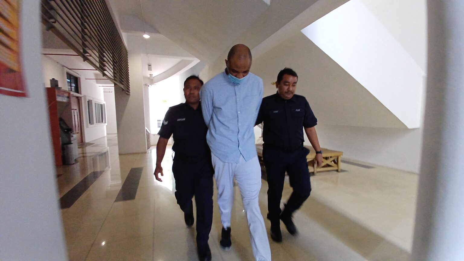 Awang hitam edar dadah dihukum penjara 30 tahun, 12 sebatan