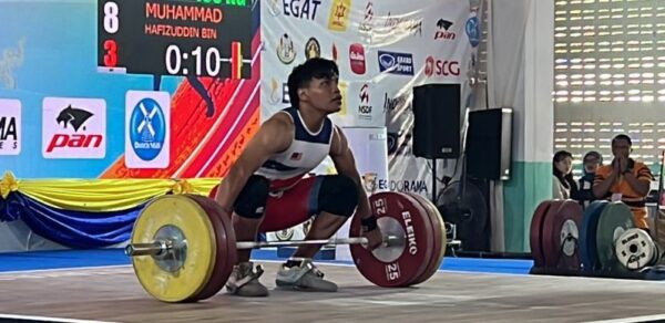 Hafizuddin sapu tiga emas angkat berat