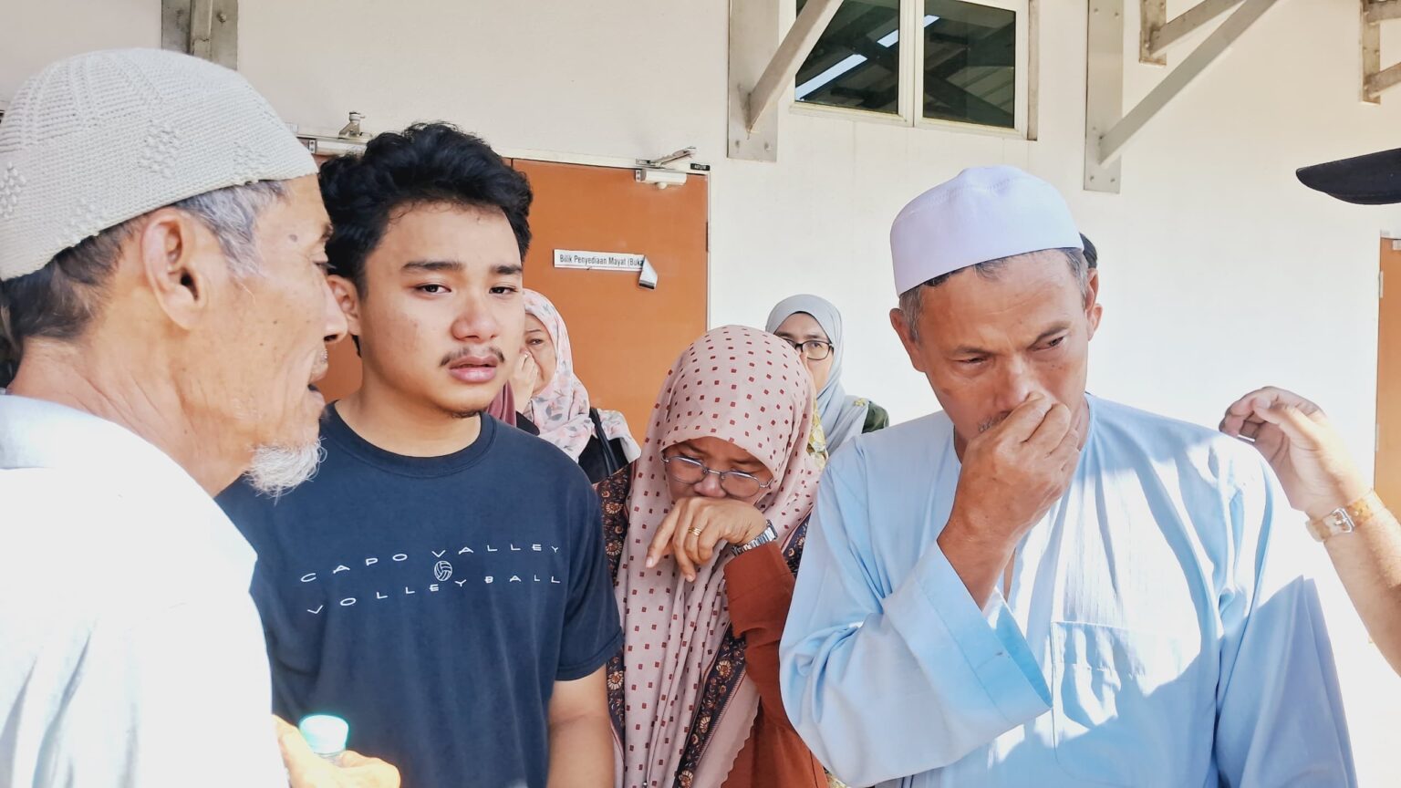 'Saya rasa sedih, sebak ketika baca doa solat jenazah tiga pelajar UiTM' - Imam - Utusan Malaysia