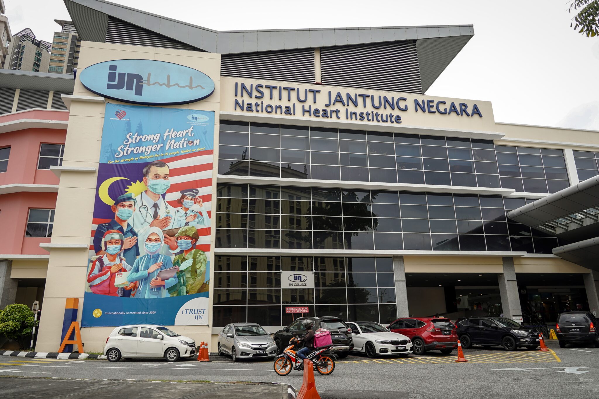 Pesara kerajaan berumur 65 tahun ke atas boleh teruskan rawatan di IJN