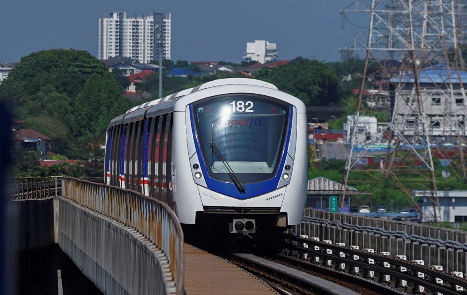 Laluan LRT tergendala, tiada perkhidmatan tren dari Stesen Gombak ke KLCC