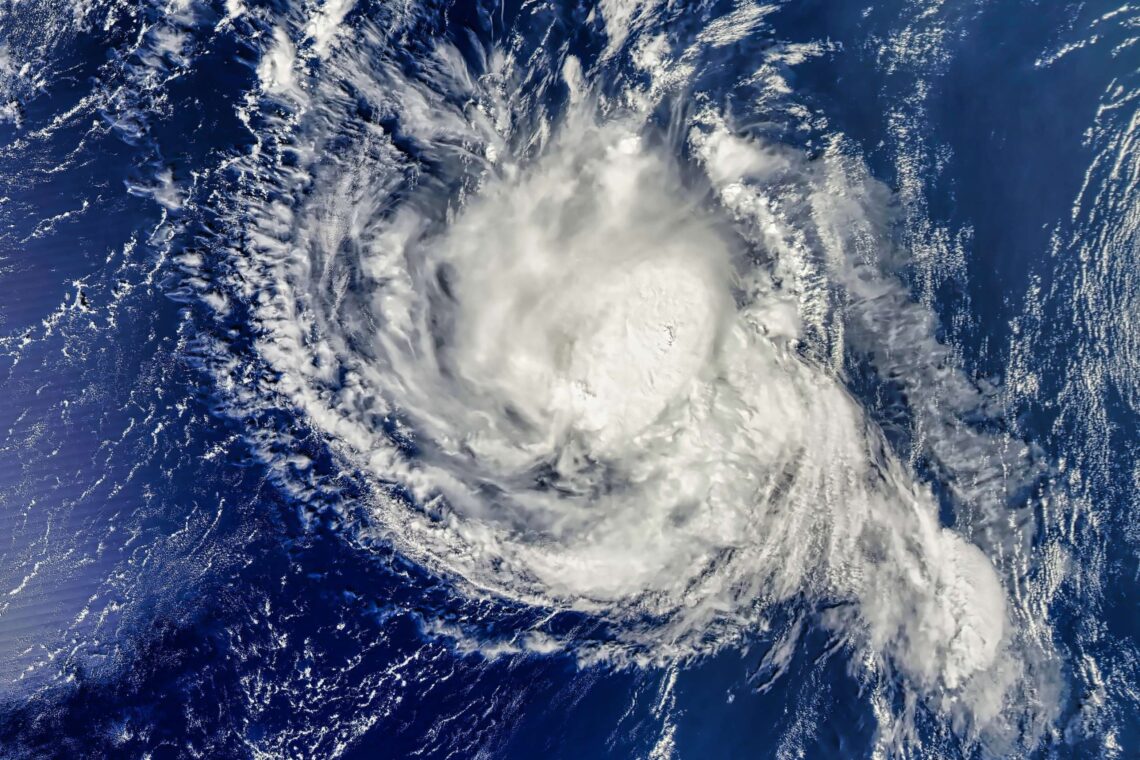 Ribut Tropika Trami bawa hujan, pembentukan garis badai