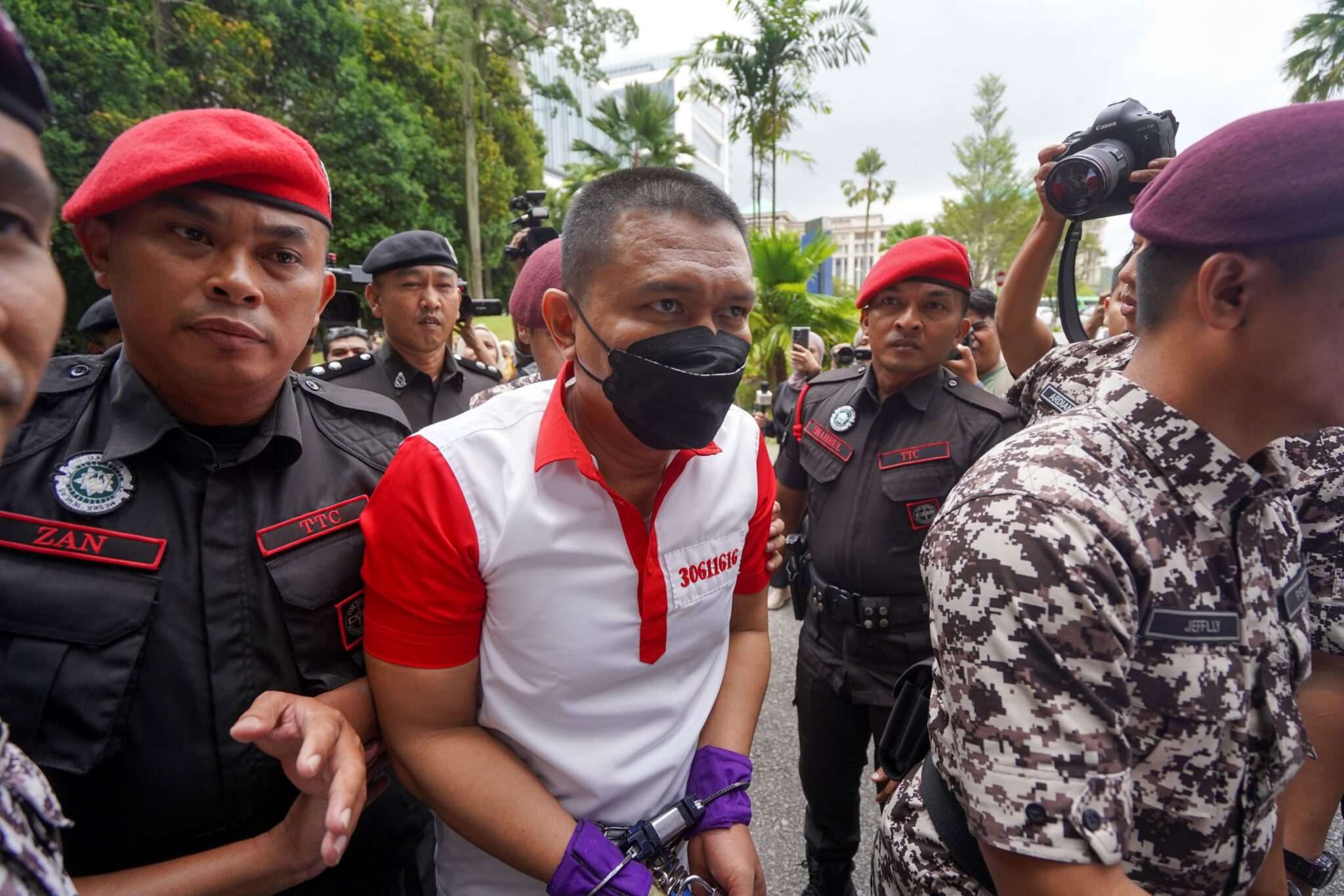 Bunuh Altantuya: Azilah bebas dari hukuman gantung, ditukar penjara 40 ...