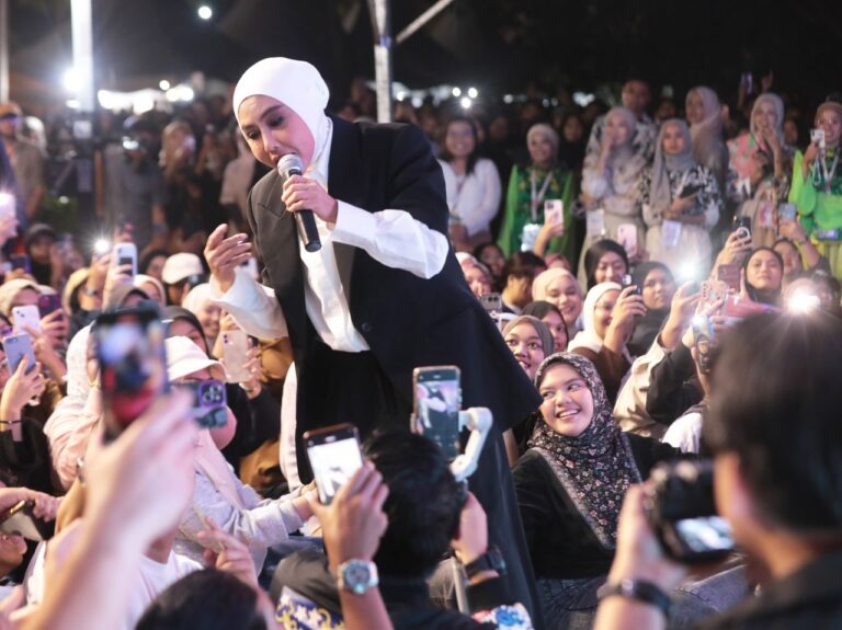 Ratu rock Ella ‘tawan’ semua generasi - Utusan Malaysia