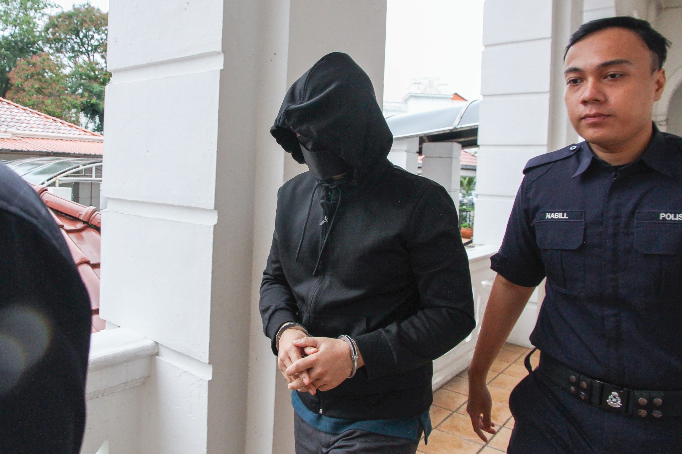 Ada elemen pengejaran antara kereta dan motosikal