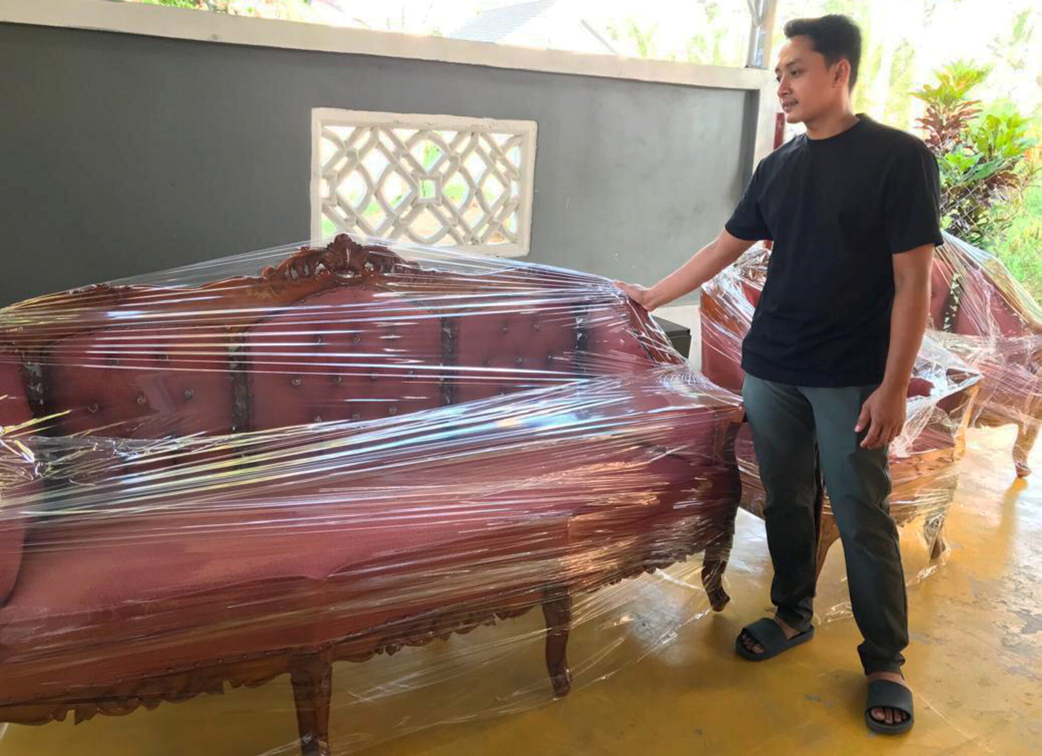 Dulu baiki perabot terpakai, kini jadi pengusaha kedai