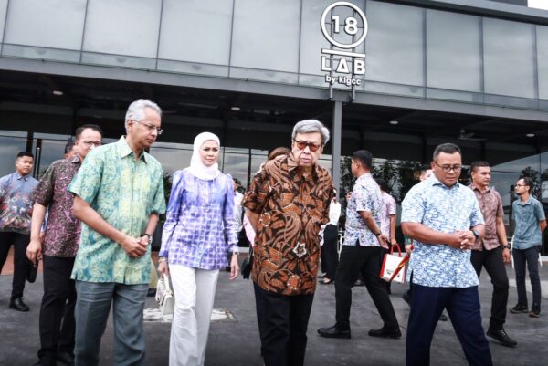 Sultan Selangor rasmi Elmina Lakeside Mall, Muzium Arca Luaran