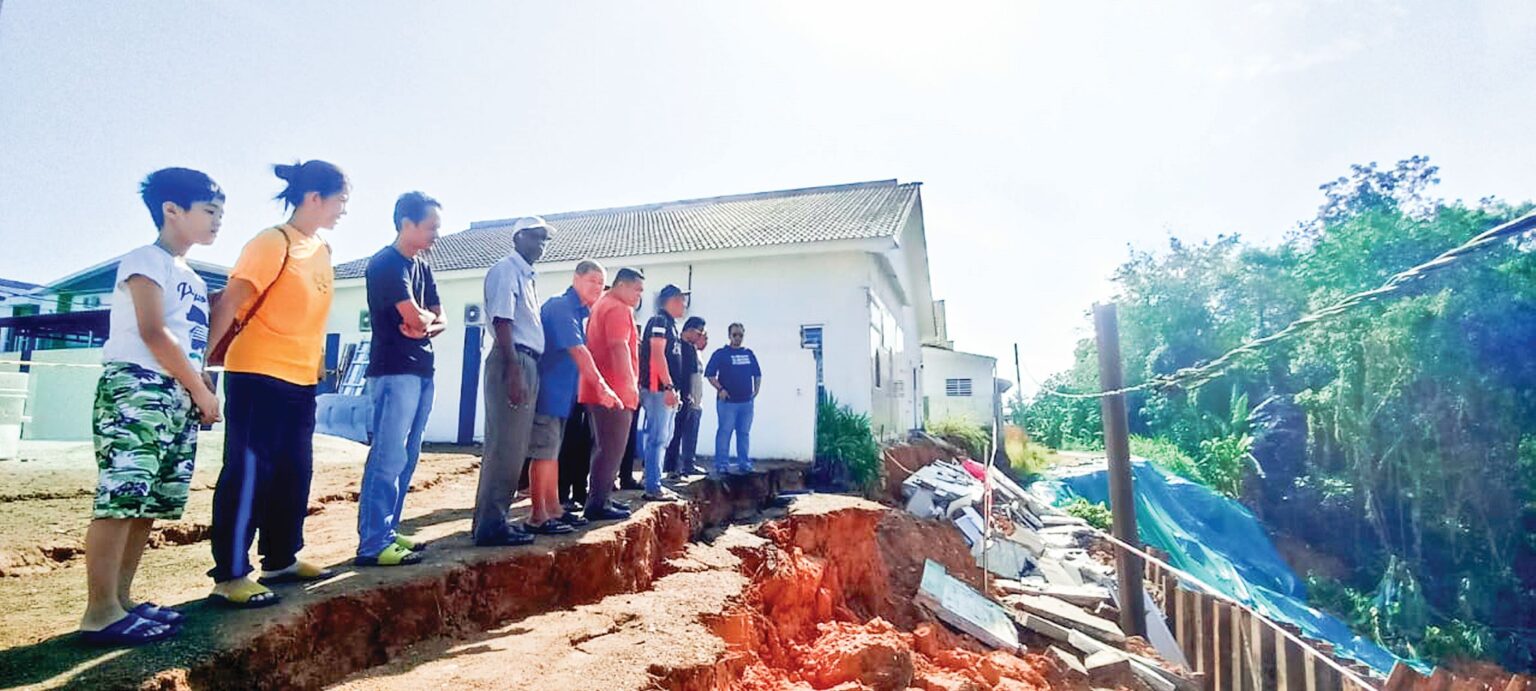 Tanah runtuh jejaskan bekalan air