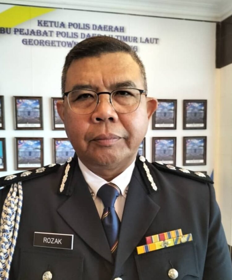 Anggota trafik cedera dalam kemalangan libatkan tiga kenderaan