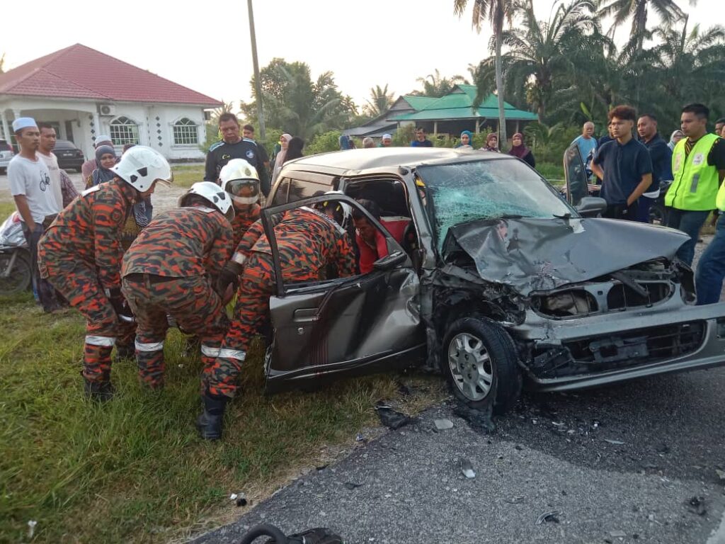 Suami isteri maut, anak cedera dalam kemalangan dua kereta - Utusan Malaysia