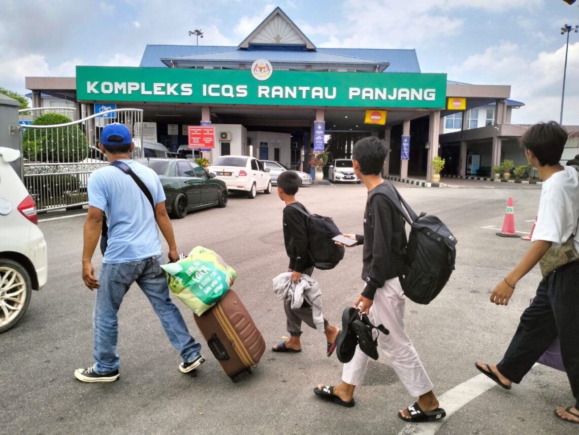 Warganegara Thailand pulang beraya, ICQS sesak