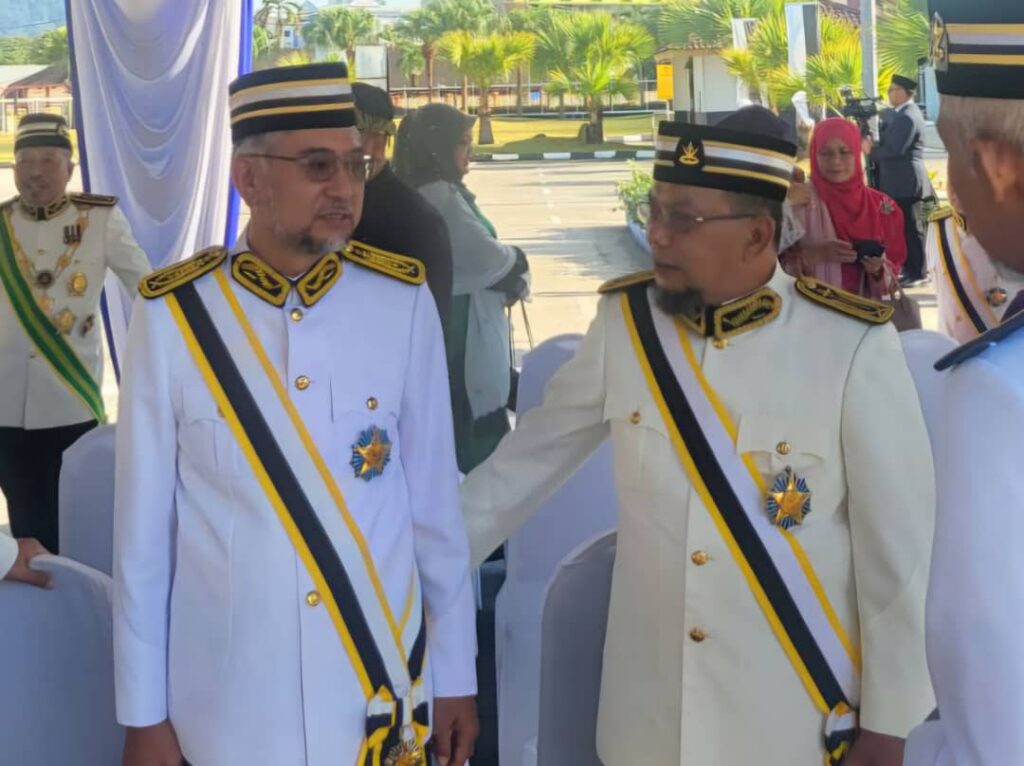 Pintu gerbang mercu tanda pertama Felda Bukit Sagu 2, 3