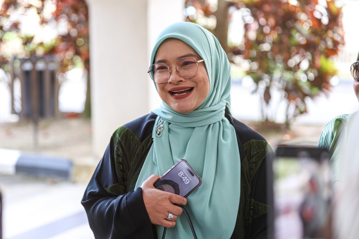 Nora Ariffin enggan tarik fail perceraian