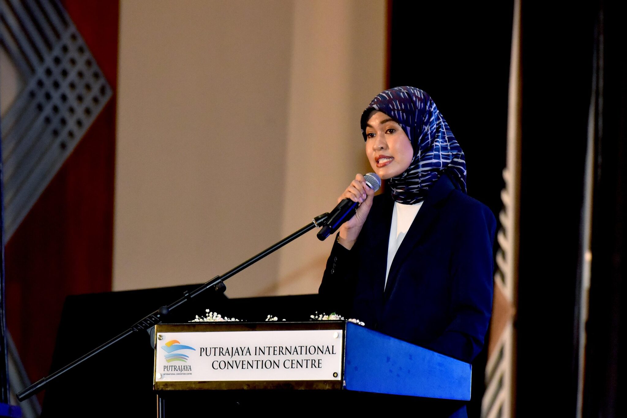 PTTI cipta dua rekod Malaysia Book Of Records - Utusan Malaysia