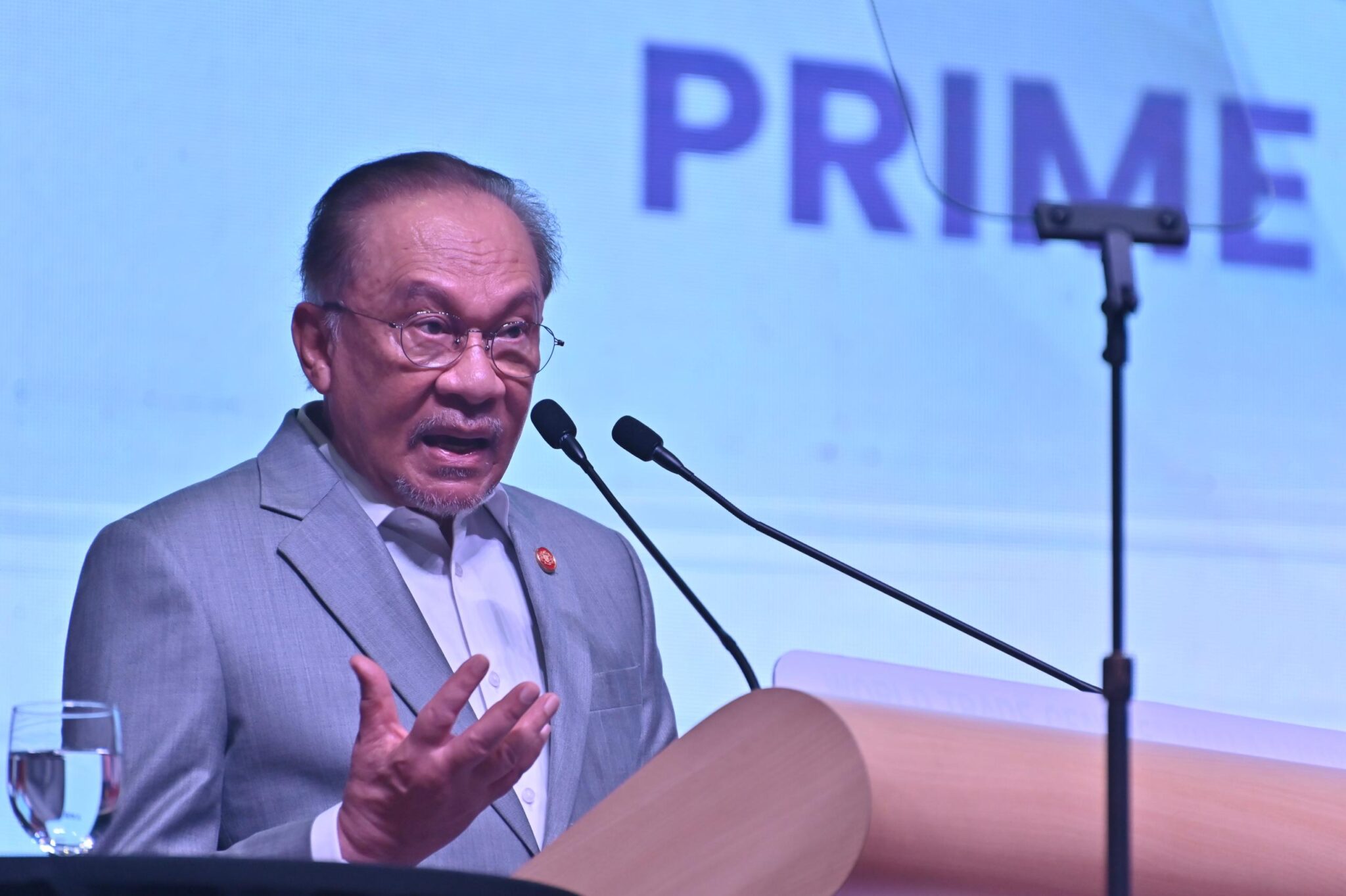 Mahasiswa UMS bakar karikatur Anwar tidak dibuang universiti - Utusan ...