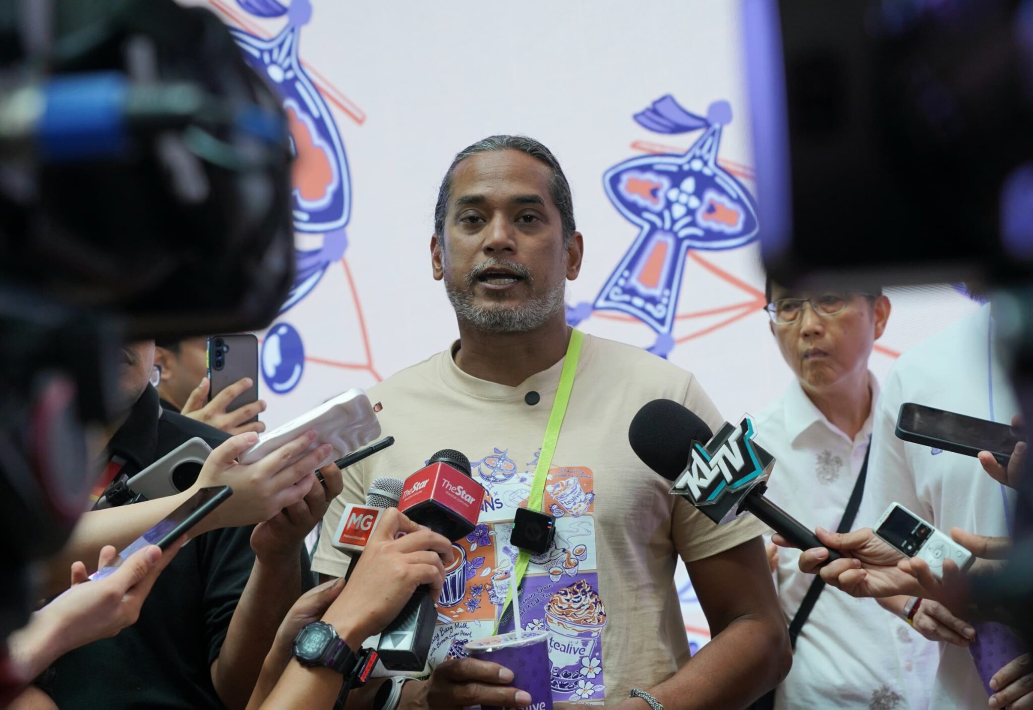 Artis perlu jadi suri teladan, itu harga harus dibayar - Khairy Jamaluddin