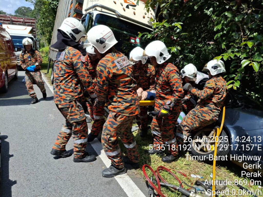 Lelaki warga emas maut nahas kereta, lori di JRTB - Utusan Malaysia