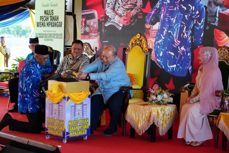 Raja Perlis tegur budaya ‘Little Napoleon’, kerenah birokrasi dalam MPK ...