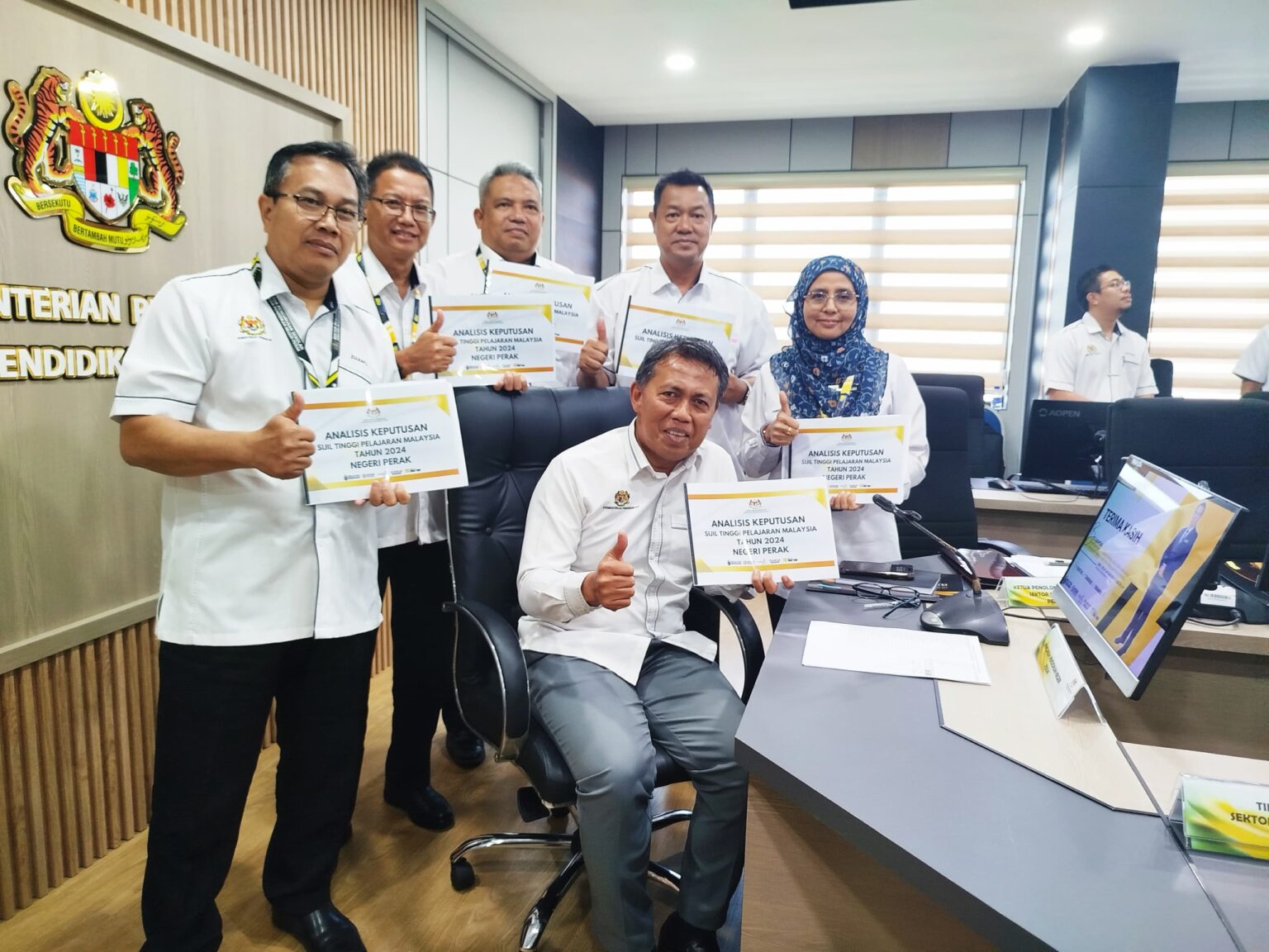 106 calon STPM Perak catat semua A, PNGK 4.00 - Utusan Malaysia