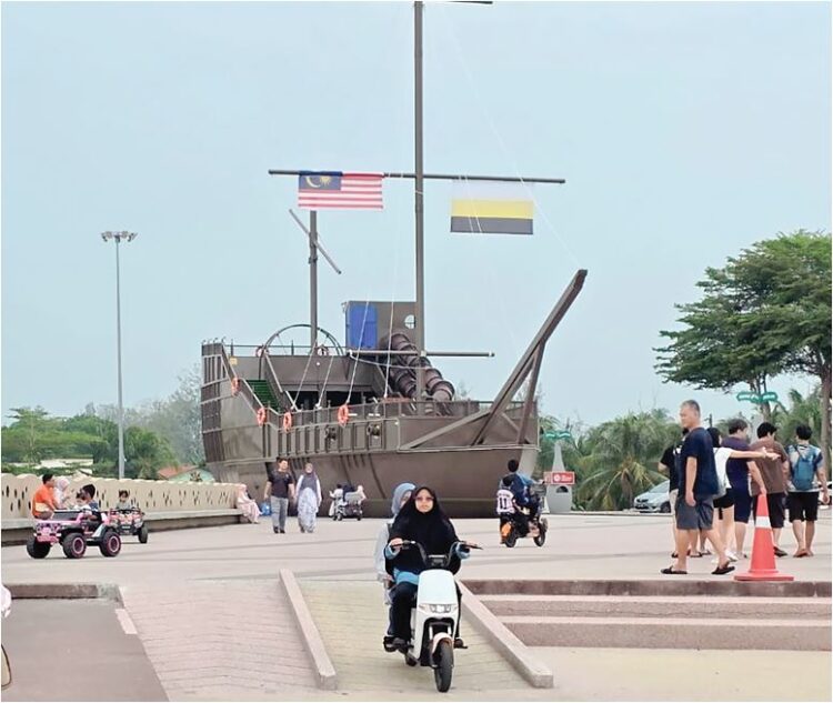 Dataran Waterfront Bagan Datuk makin popular