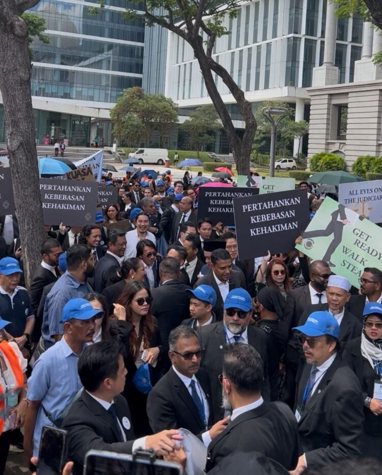 Medan SK318 di Sarawak mengeluarkan gas pertama