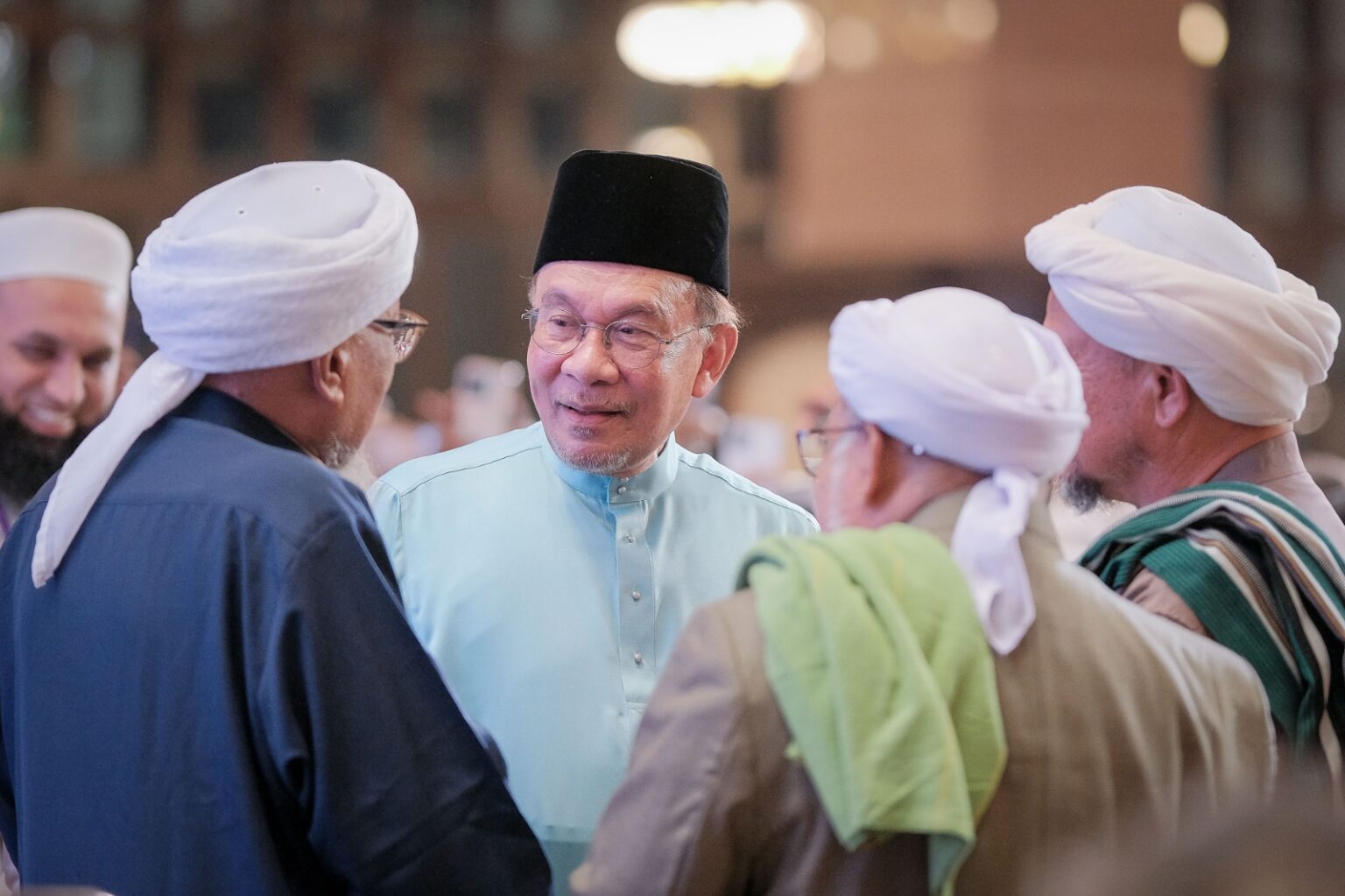 Anwar kembali ke rumah asal di Cherok Tok Kun - Utusan Malaysia