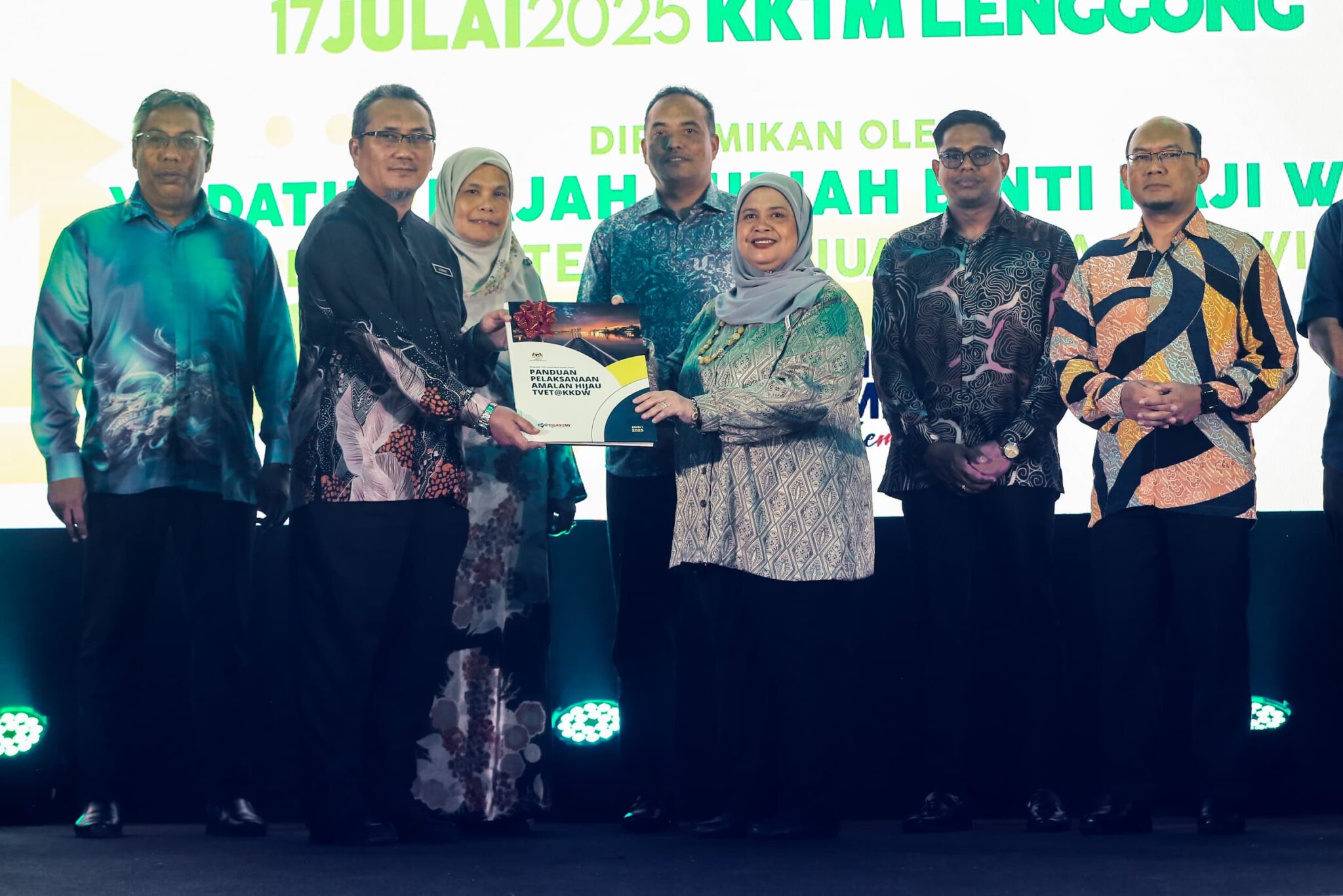 KKDW mahu institusi TVET beroperasi secara mesra alam - Utusan Malaysia