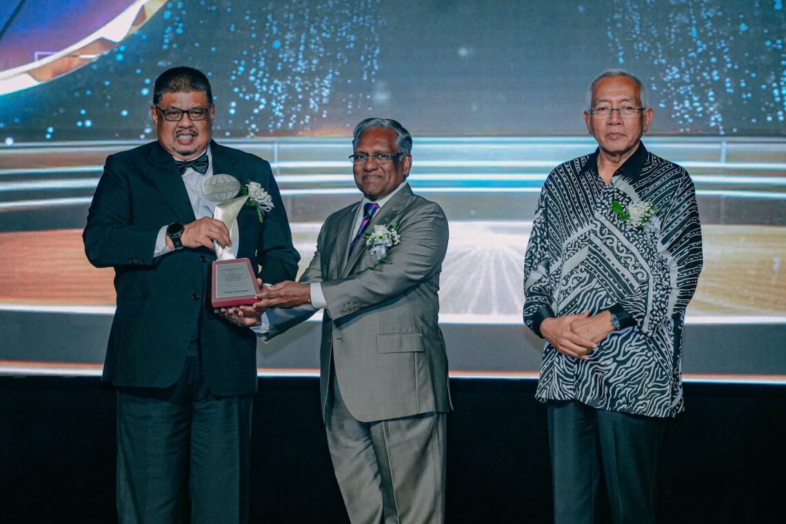 Ketua Menteri Melaka terima anugerah