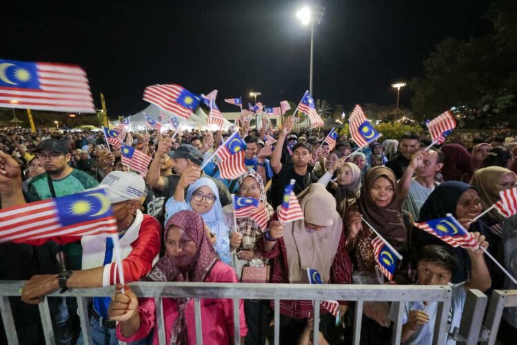 20,000 sambut ambang merdeka peringkat negeri di Ipoh - Utusan Malaysia