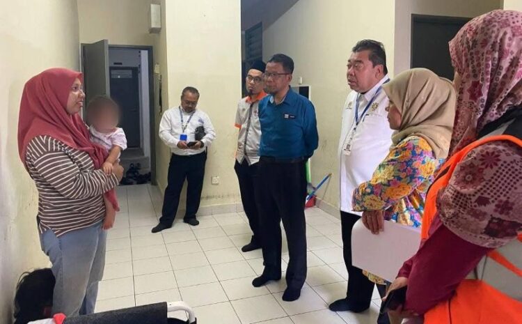 Ibu benar anak-anak jual tisu kerana terdesak