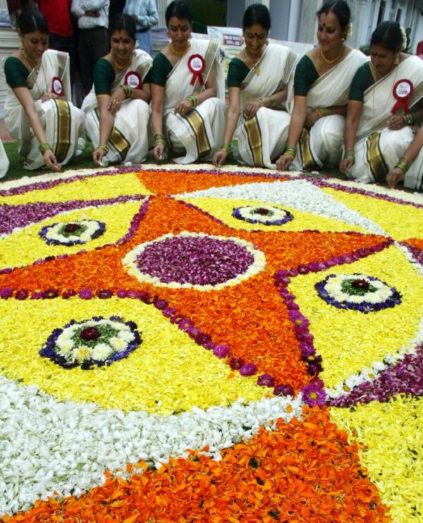 Pookalam ‘lukisan’ bunga yang hidup