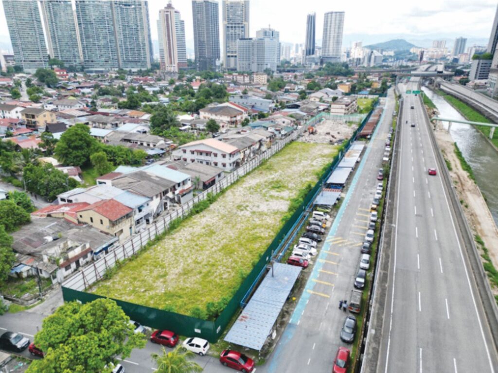 Pintu gerbang mercu tanda pertama Felda Bukit Sagu 2, 3