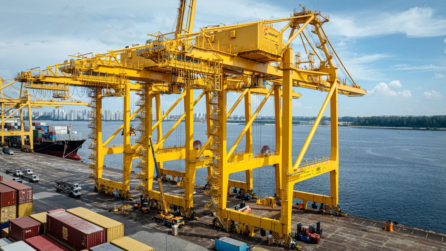 Johor Port terima dua Kren Dermaga Kontena Post Panamax