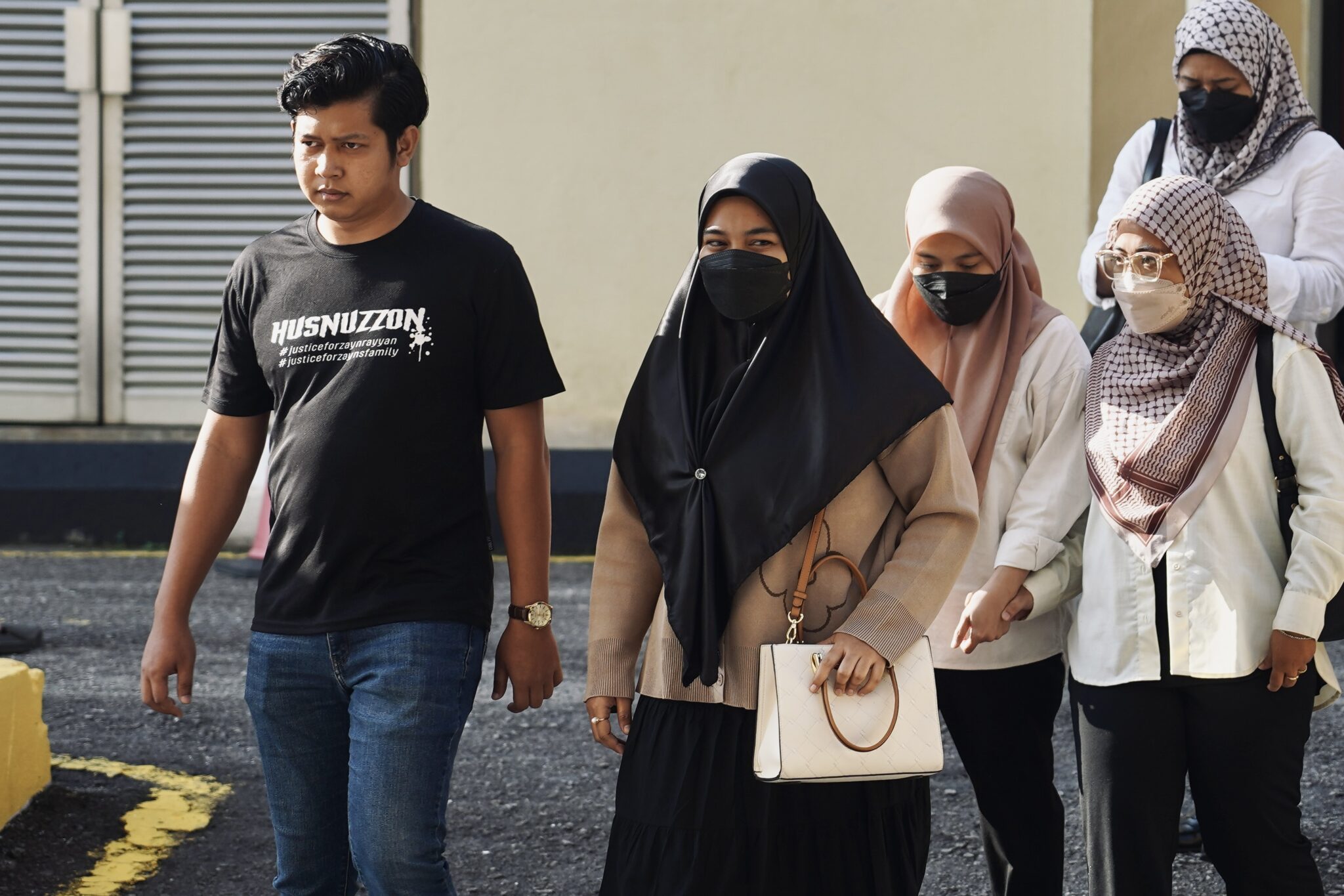 Mahkamah kecoh, bapa Zayn Rayyan 'naik angin' - Utusan Malaysia