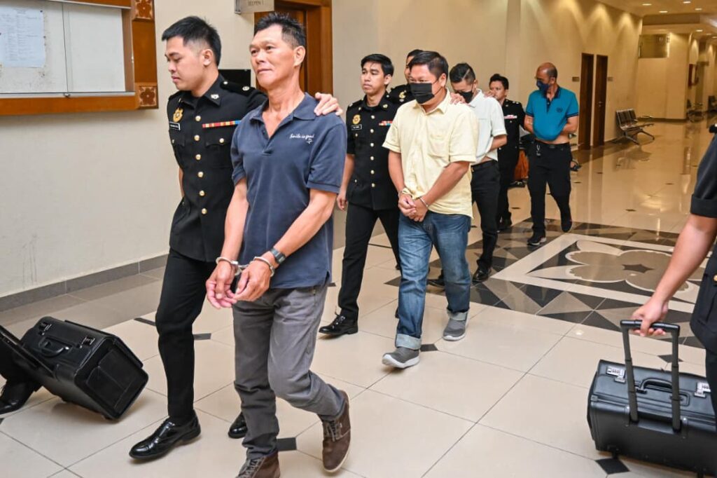 Empat pekebun durian Raub didakwa pengubahan wang haram RM559,329