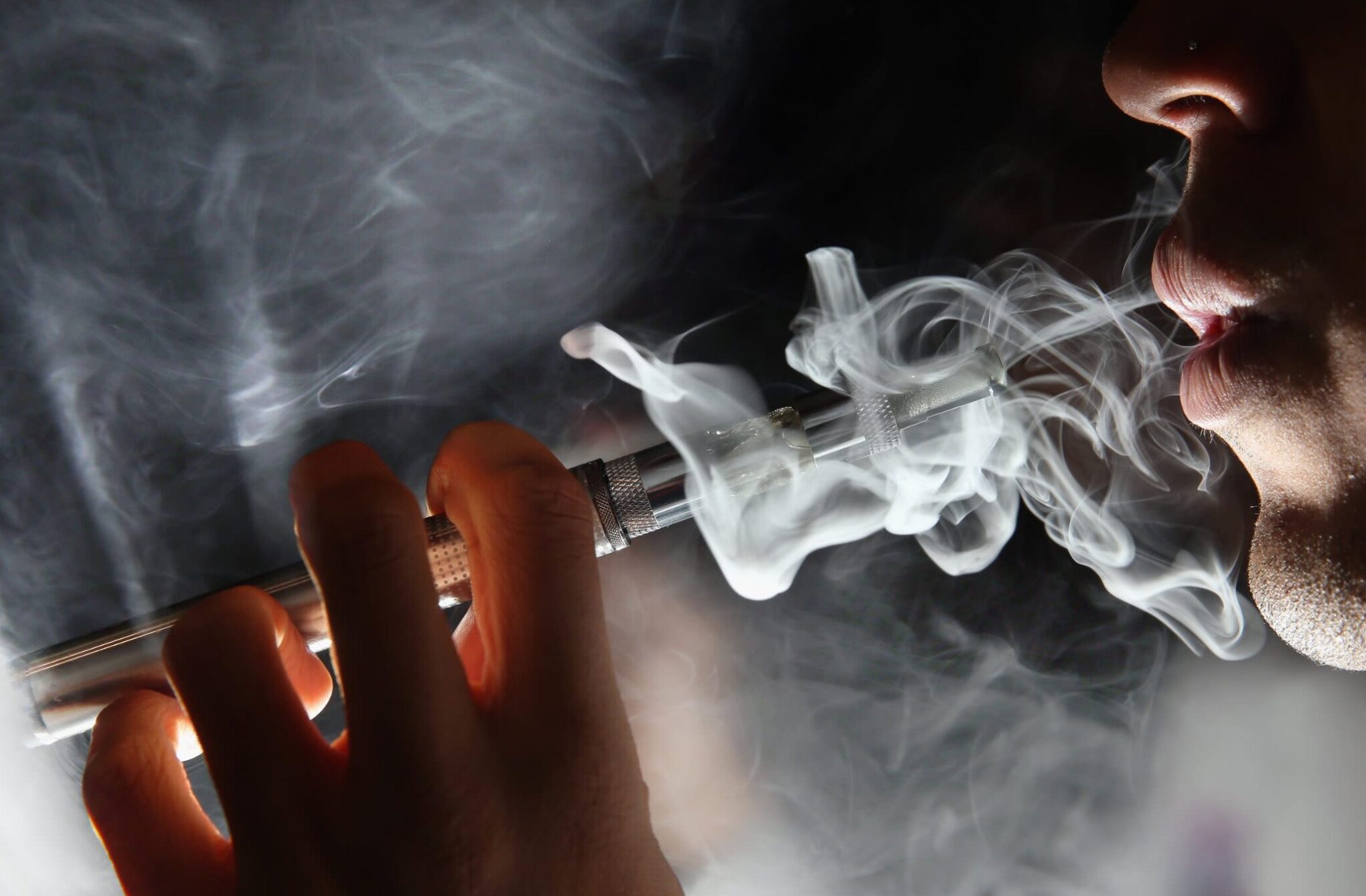 Lelaki maut selepas vape meletup, tembus paru-paru dan jantung