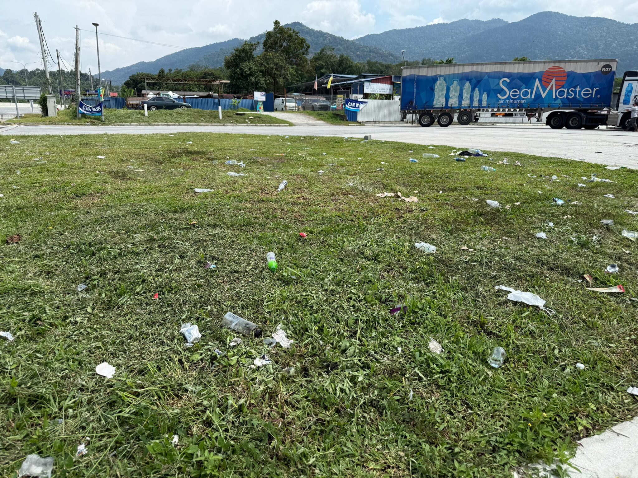 Tindakan tegas cegah buang sampah merata-rata di Jalan Seremban-Kuala Pilah