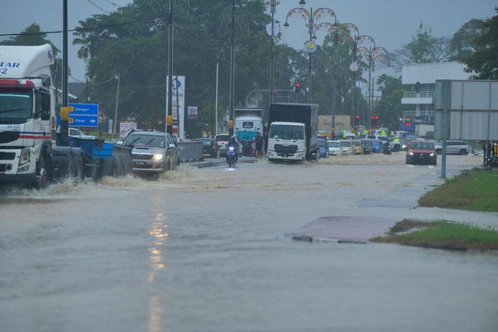 Banjir Perlis makin membimbangkan, mangsa meningkat kepada 3,501