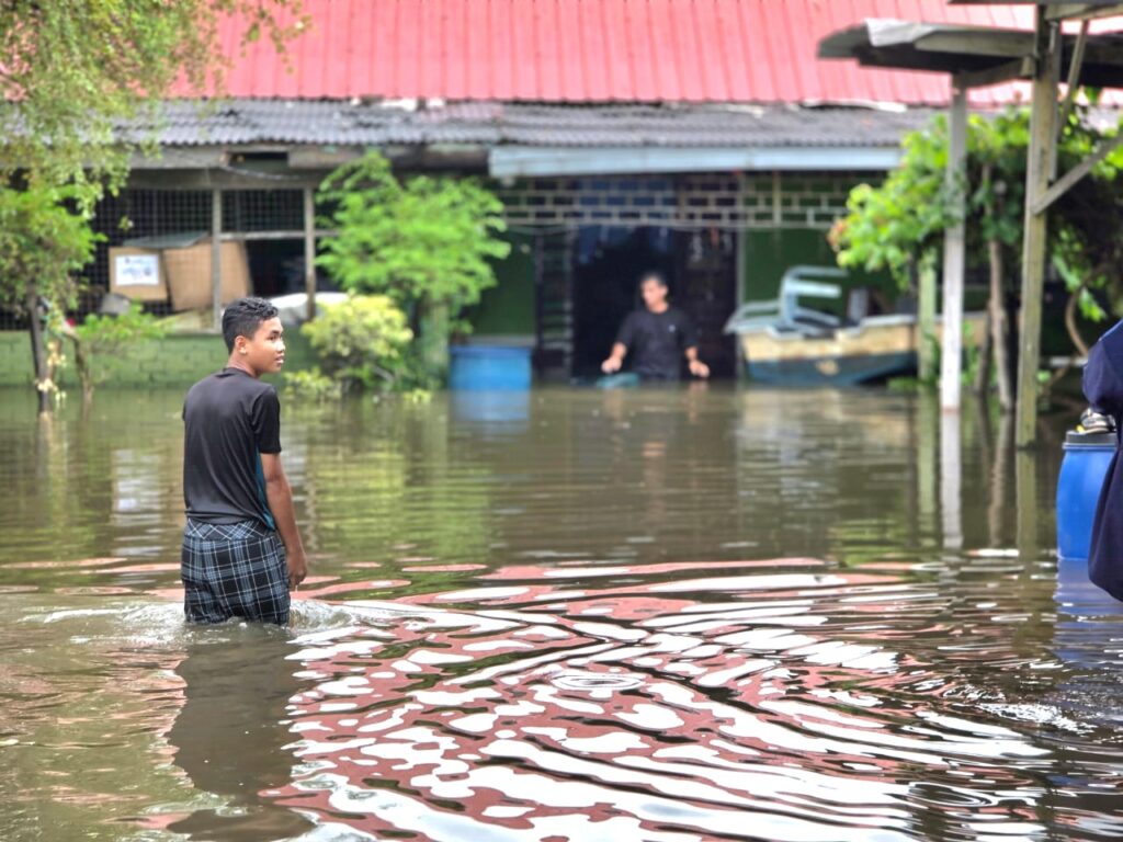 Mangsa banjir di empat daerah di Perak meningkat 1,158 - Utusan Malaysia